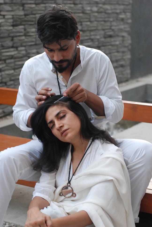 Delousing - Amin Gulgee